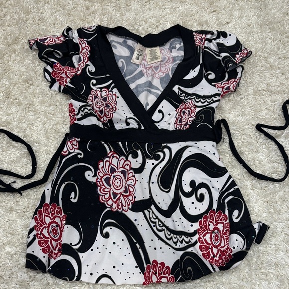 L8teR | Tops | L8ter Black And White Floral Shimmery Babydoll Top ...